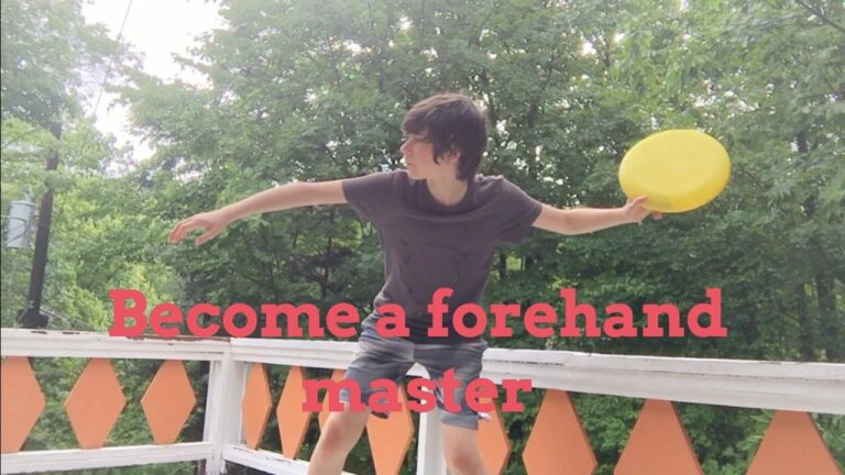 HOW TO THROW A FOREHAND // Beginner Frisbee Tutorial: Grip, mechanics ...