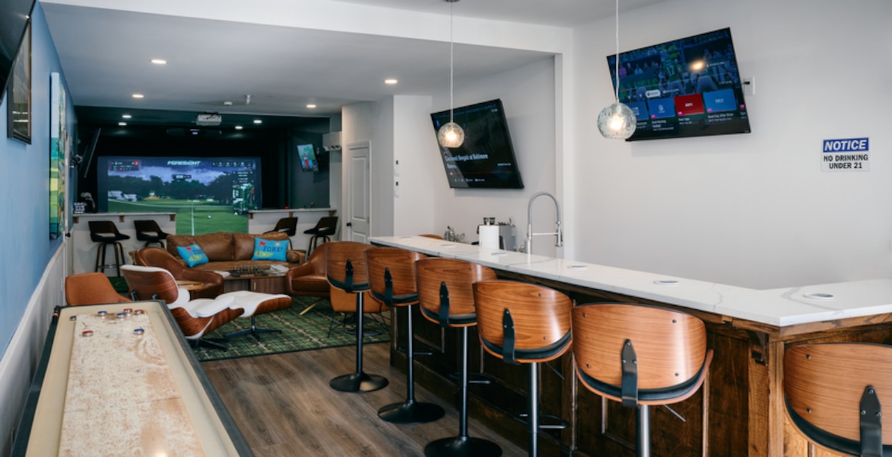 There are 100 golf courses, party lounge behind this tiny Nazareth ...